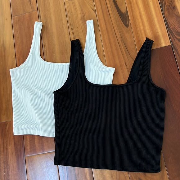 Hollister | Tops | Hollister Nwot Setmust Have Collection Cropped Tanks White Black Sol | Poshmark